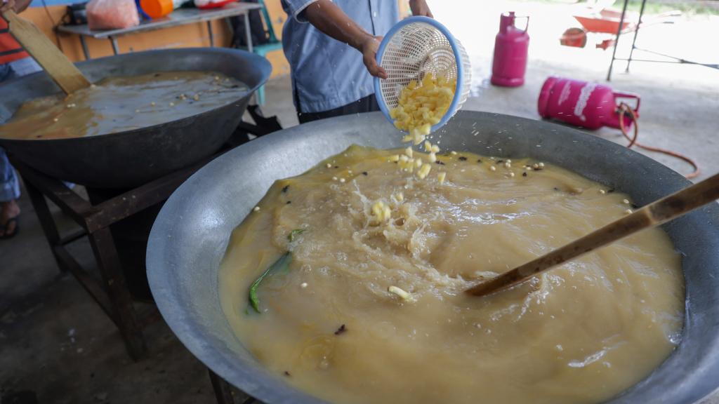 Kanji Rumbi, Takjil Berbuka Puasa di Masjid Beurawe - Acehkini.ID