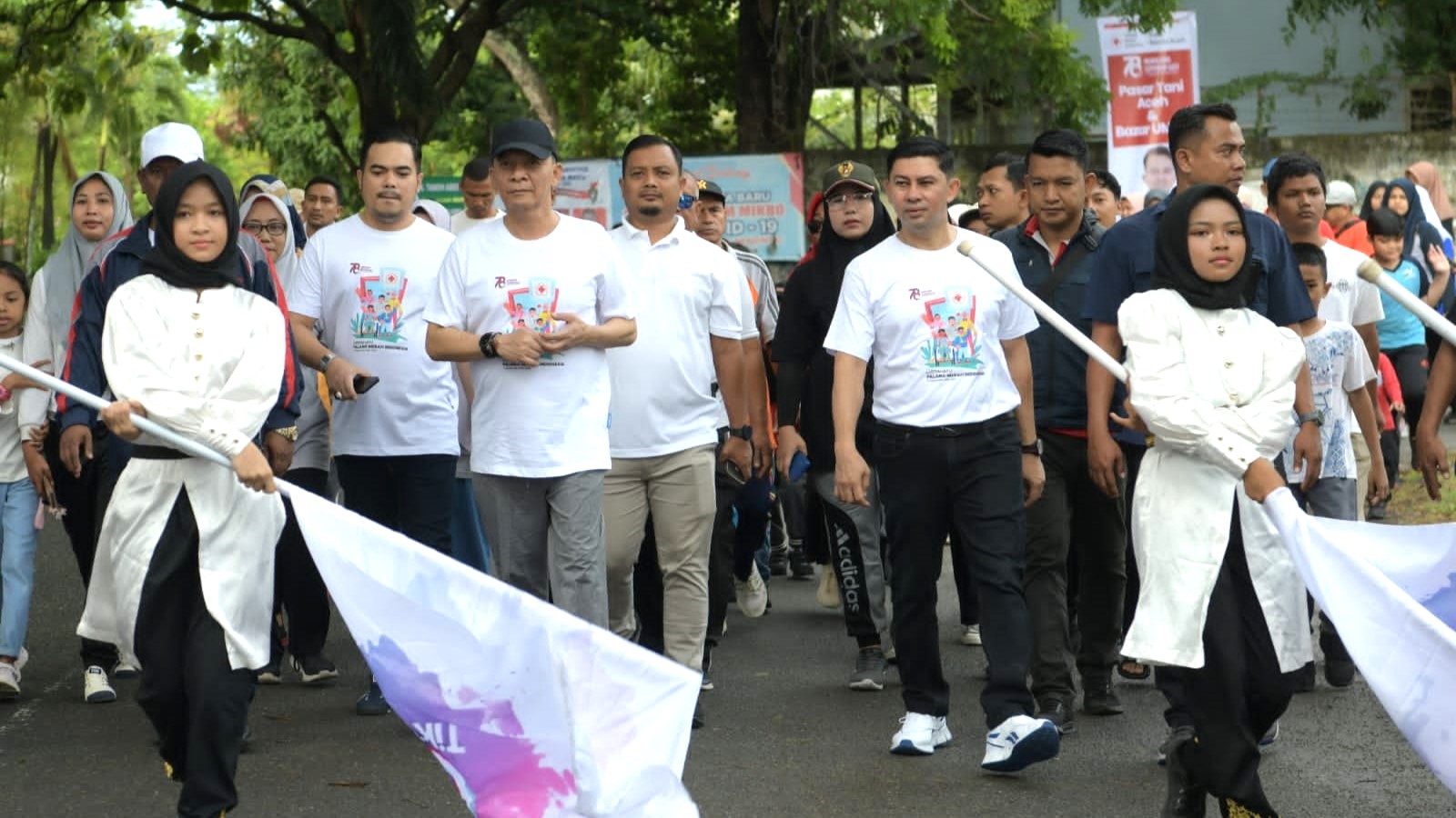 Achmad Marzuki Jalan Santai Bersama Ribuan Masyarakat - Acehkini.ID