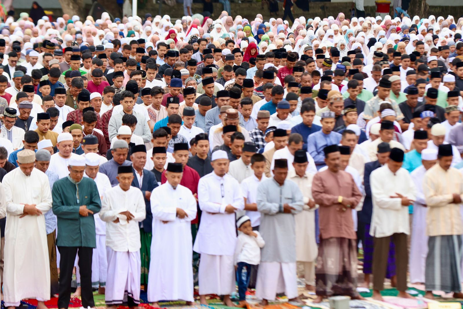 Foto: Suasana Salat Iduladha di Lapangan Blang Padang, Banda Aceh ...
