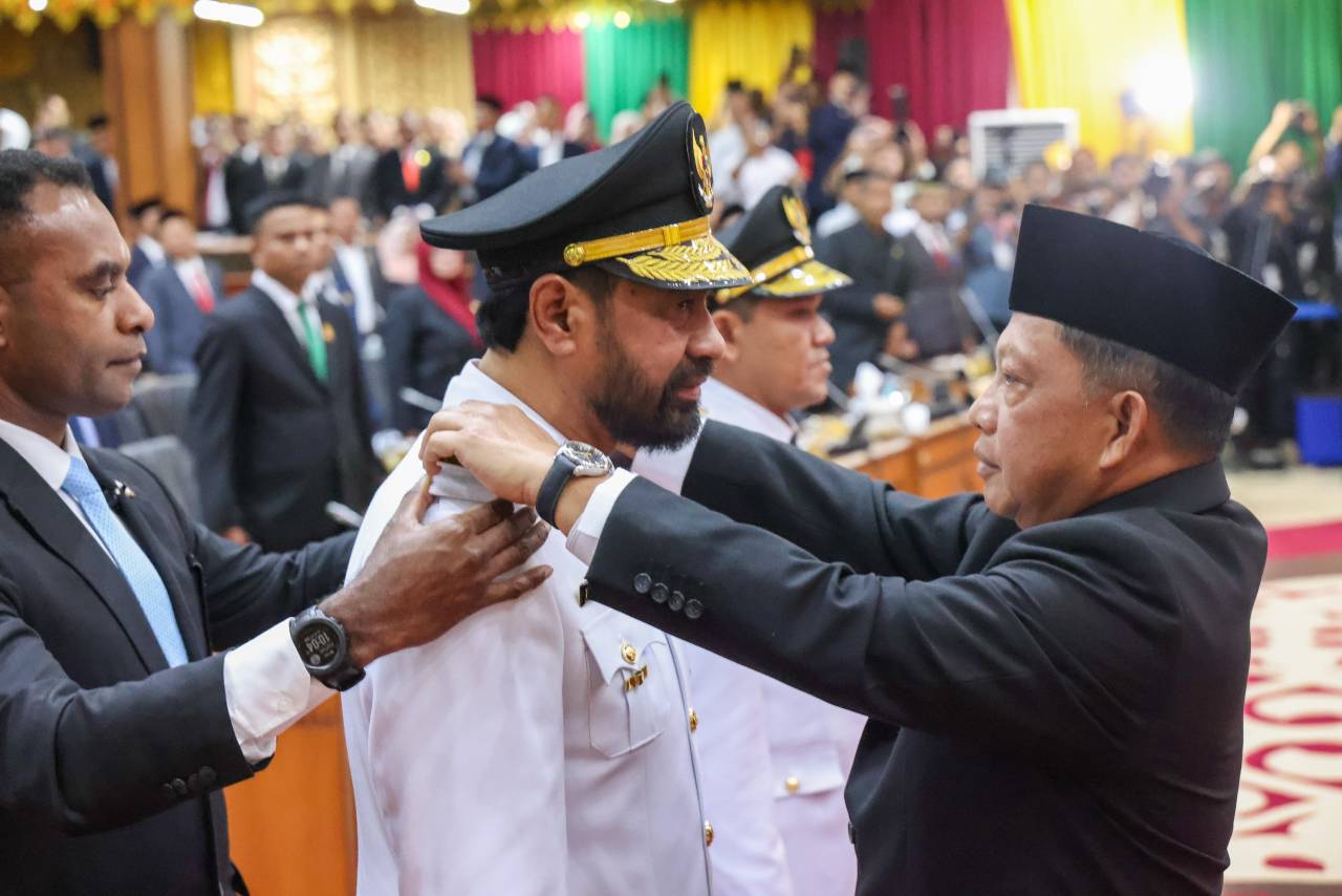 Foto: Pelantikan Muzakir Manaf-Fadhlullah sebagai Gubernur dan Wagub ...