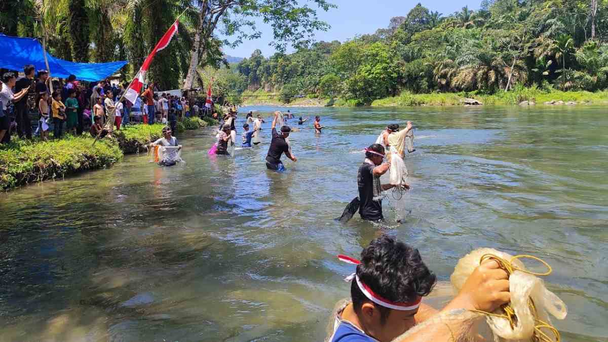 Lomba Menjala di Sungai Lae Kombih: Cara Warga Sikelang Rayakan ...